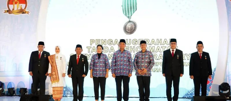 Sukses! Nanang Ermanto dan Winarni Terima Tanda Penghargaan | Dinamik