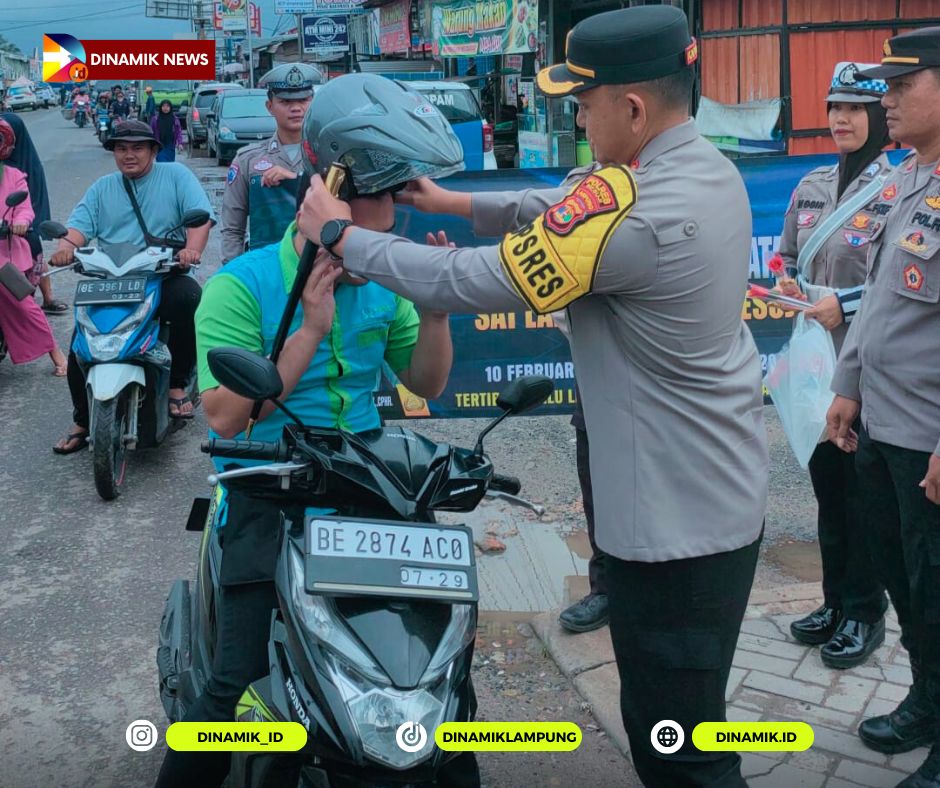 Kapolres Mesuji Bagikan Helm, Kegiatan Operasi Keselamatan Krakatau 2025 Tertib Berlalulintas ...
